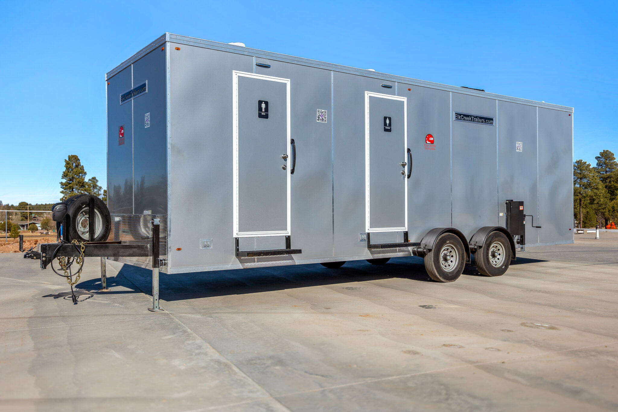 ADA+8 Stall Lowering Direct Hookup Restroom Trailer – Elk Creek Trailers